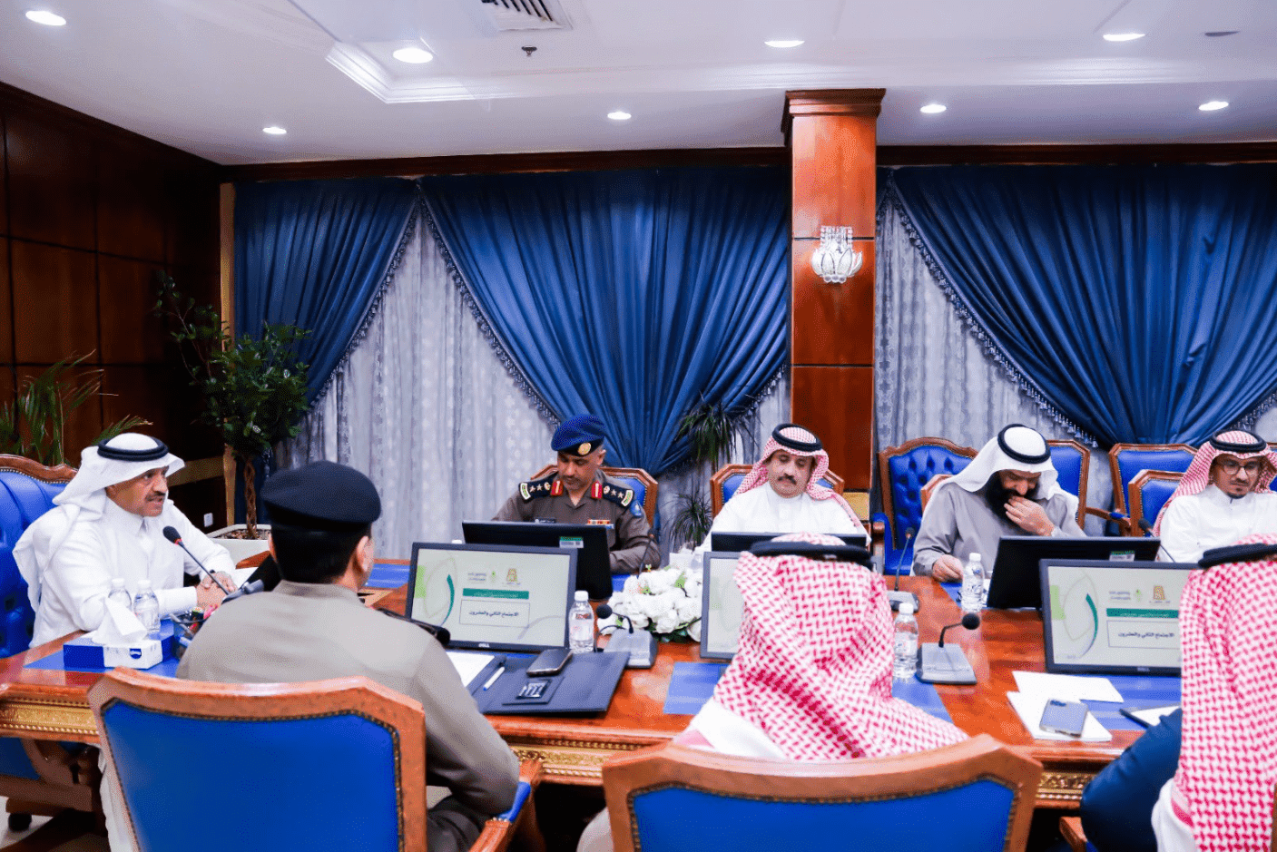 Headed contract Deputy Secretary of the Baha Region d. Mansour Al ...