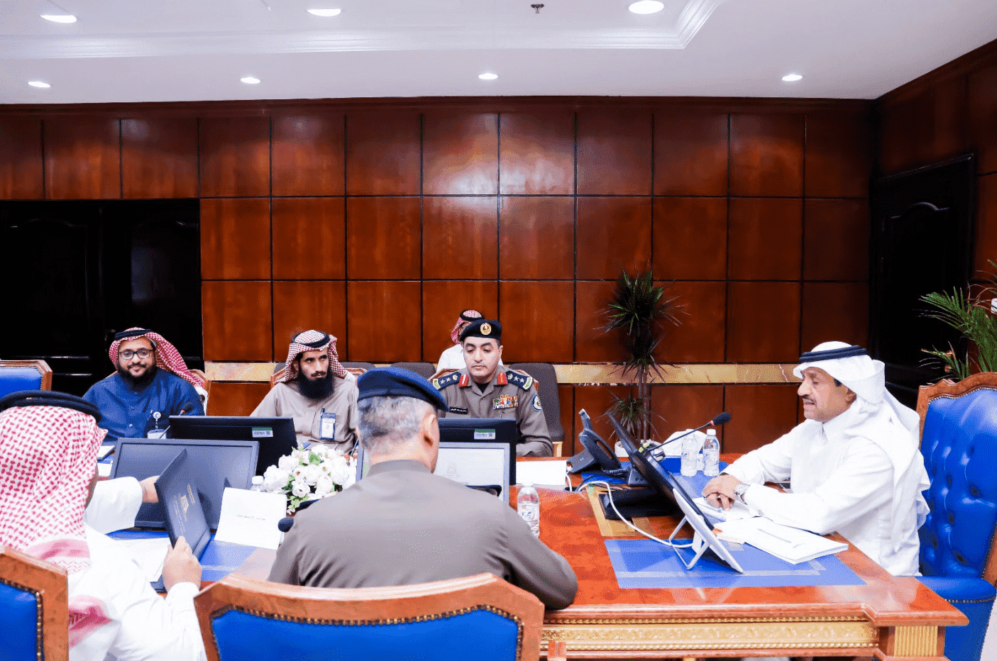 Headed contract Deputy Secretary of the Baha Region d. Mansour Al ...